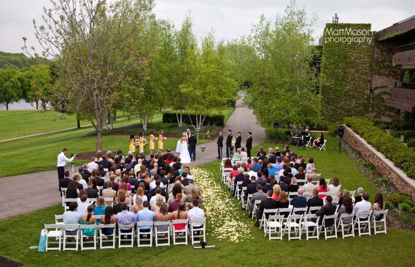 Customize your dazzling wedding set-up at our magical wedding venues!